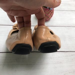 me too | Shoes | Me Too Lulu4 Cream Ballet Flats With Flower 75m | Poshmark